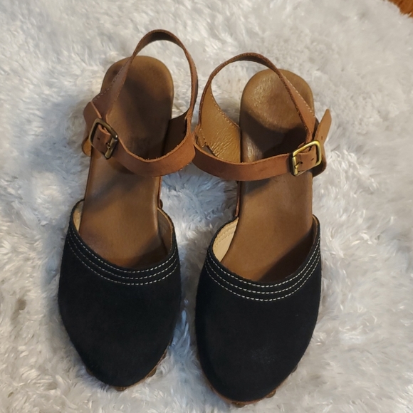 Eric Michael | Shoes | Eric Michael Suede Sandals | Poshmark